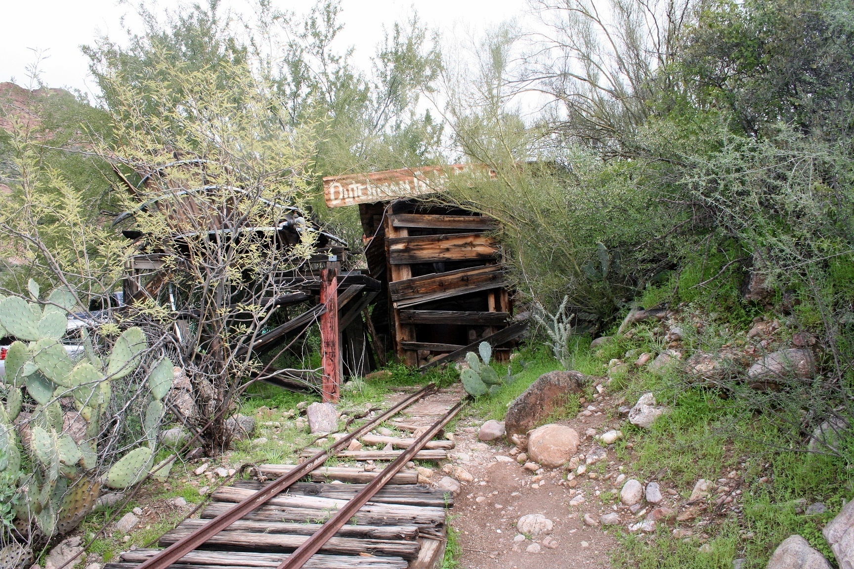 Welcome to the Apache Trail Historic Road - Top 8 Must-See Sites ...